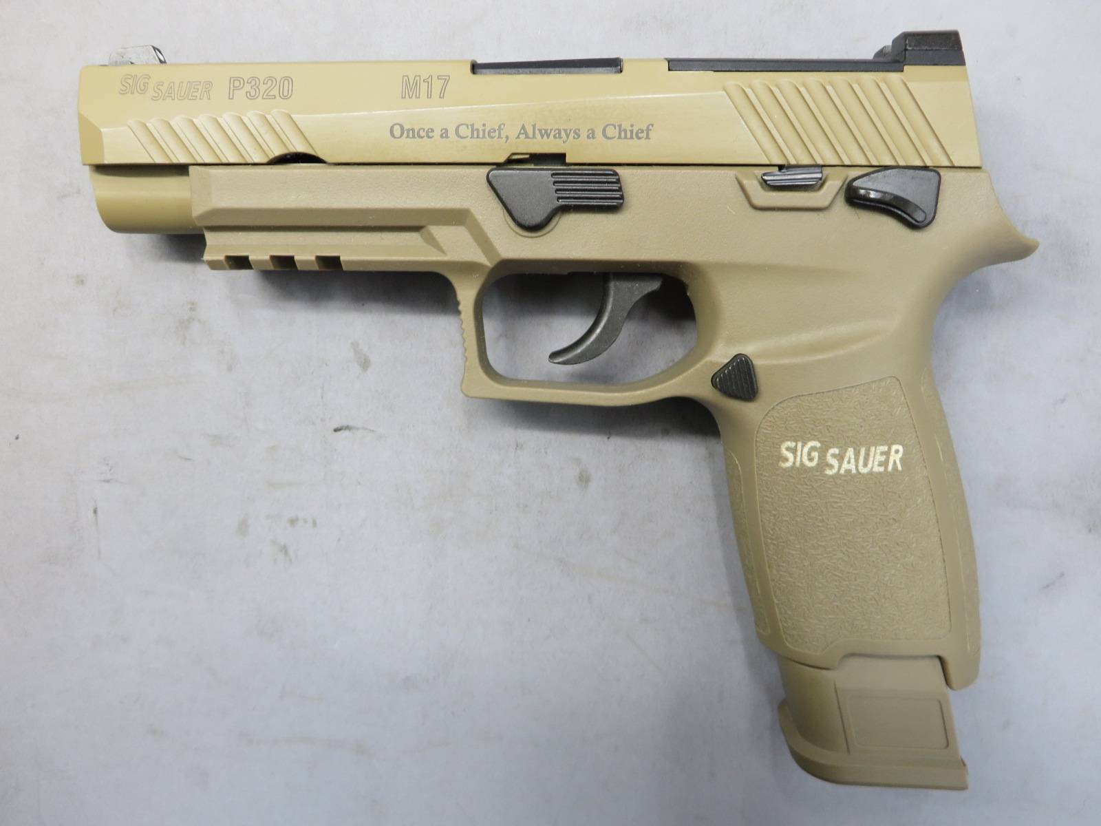 【AEG】SIG P320-M17 USMC 刻印 TAN