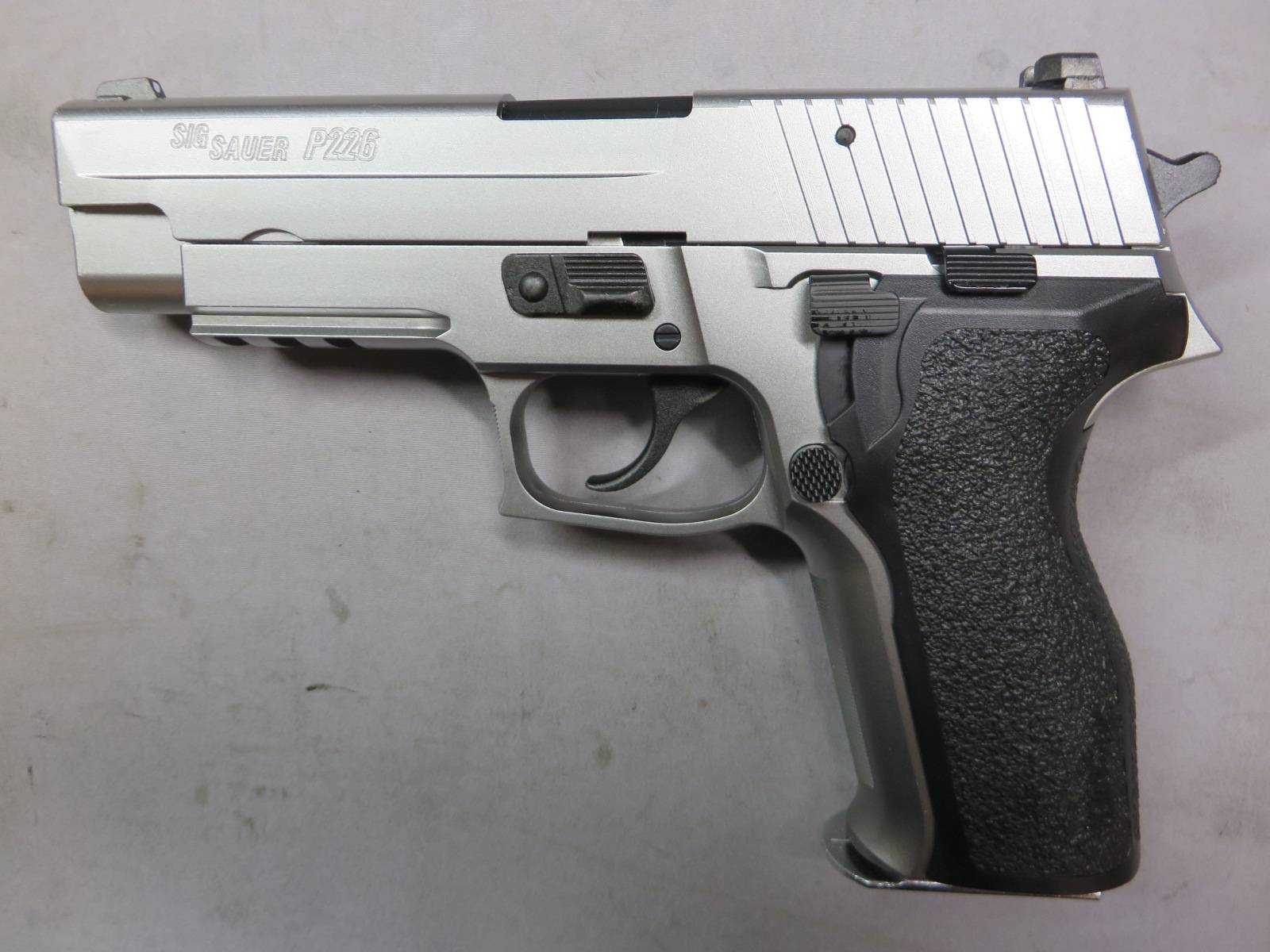 【東京マルイ】SIG SAUER P226 E2 ステンレスモデル